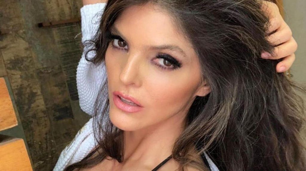 Ana Bárbara Levanta Suspiros con Video en Diminuto Short de Mezclilla