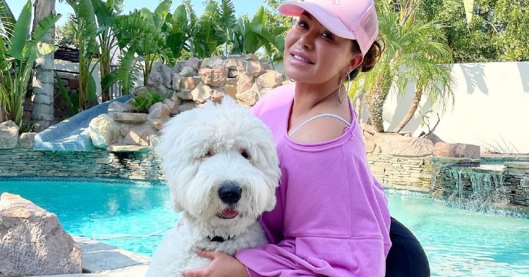 El perrio de Chiquis Rivera recibe su regalo de cumpleaños y el perdón ...